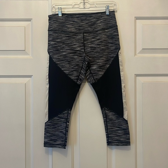 Zella | Pants & Jumpsuits | Zella Cropped Leggings | Poshmark